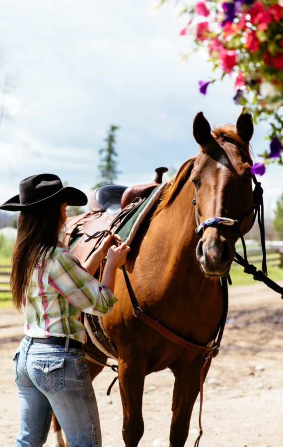 Canadian Luxury Guest Ranch Vacation | Western Horse Riding Adventures
